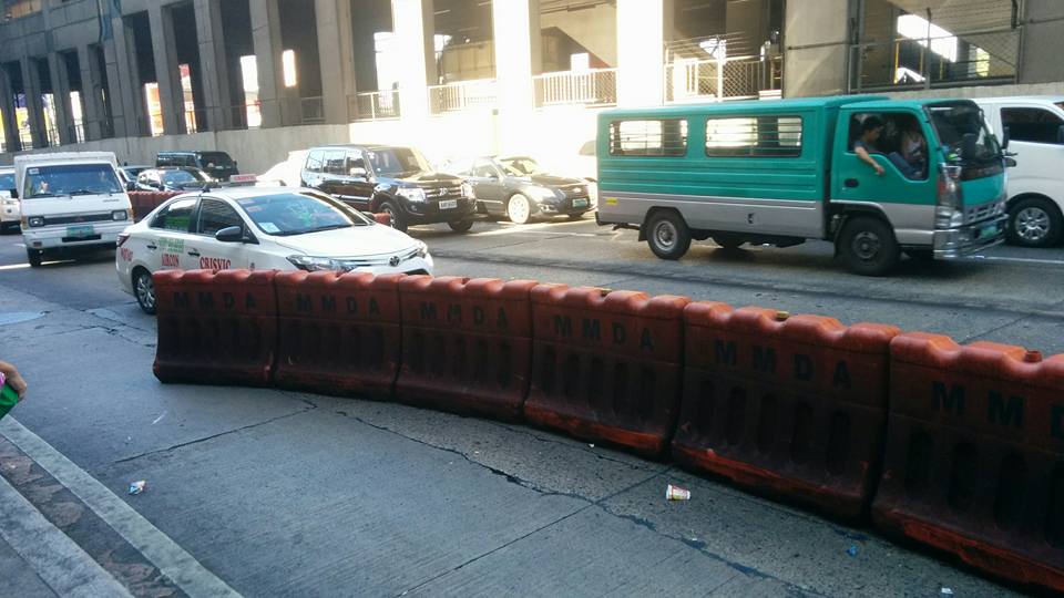 LOOK: Netizen Shares Photos of How "Cheap" MMDA Barriers Are in EDSA ...