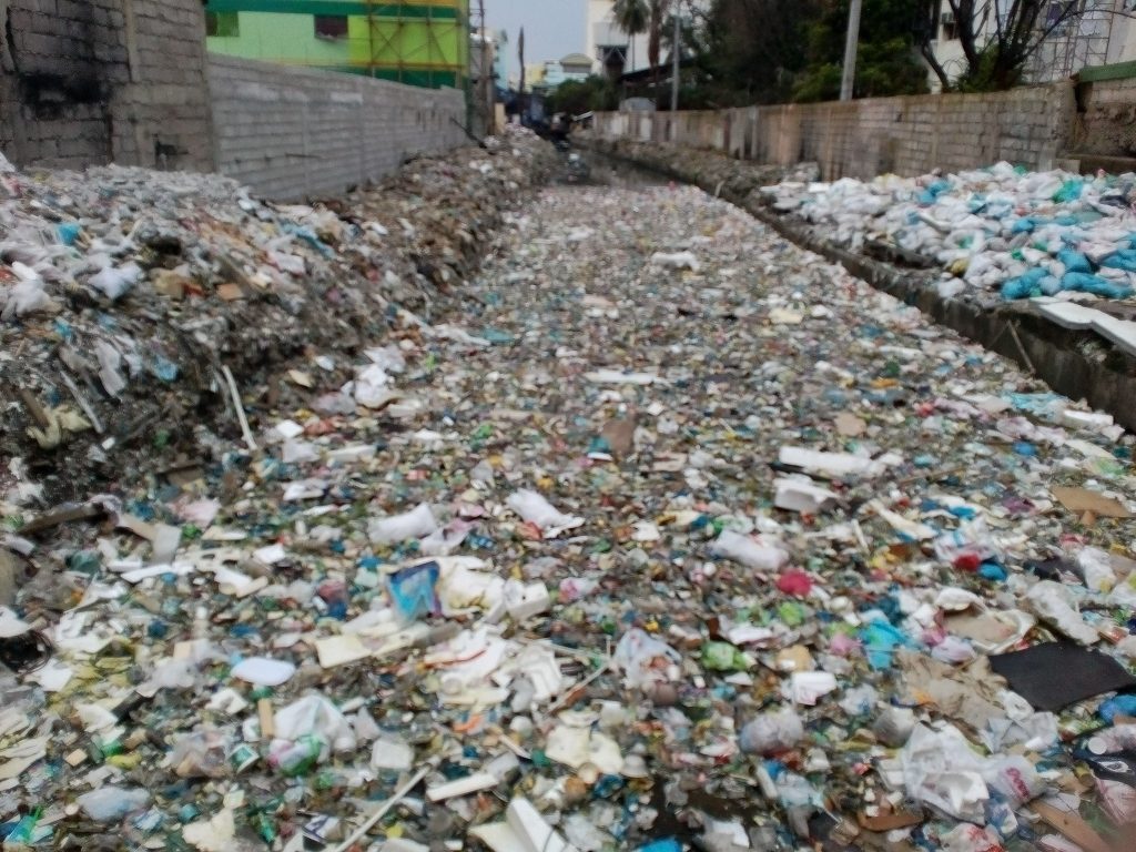 LOOK: Netizen Calls Out Manila Government for a Bridge Filled with ...