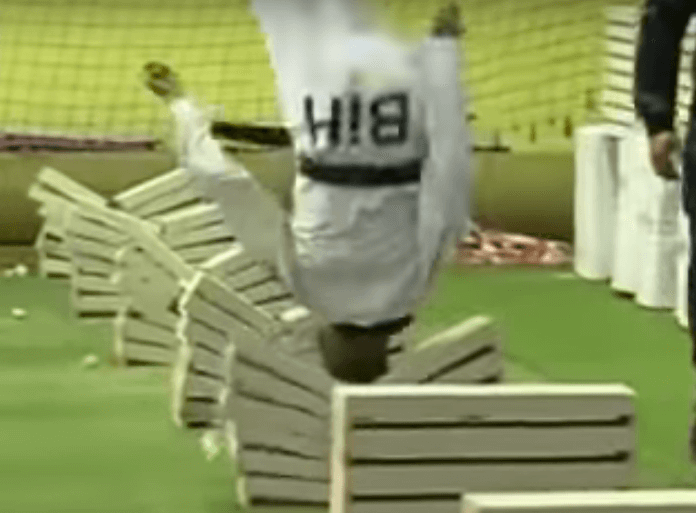 WATCH: Taekwondo artist breaks 111 blocks with his head in 35 seconds ...
