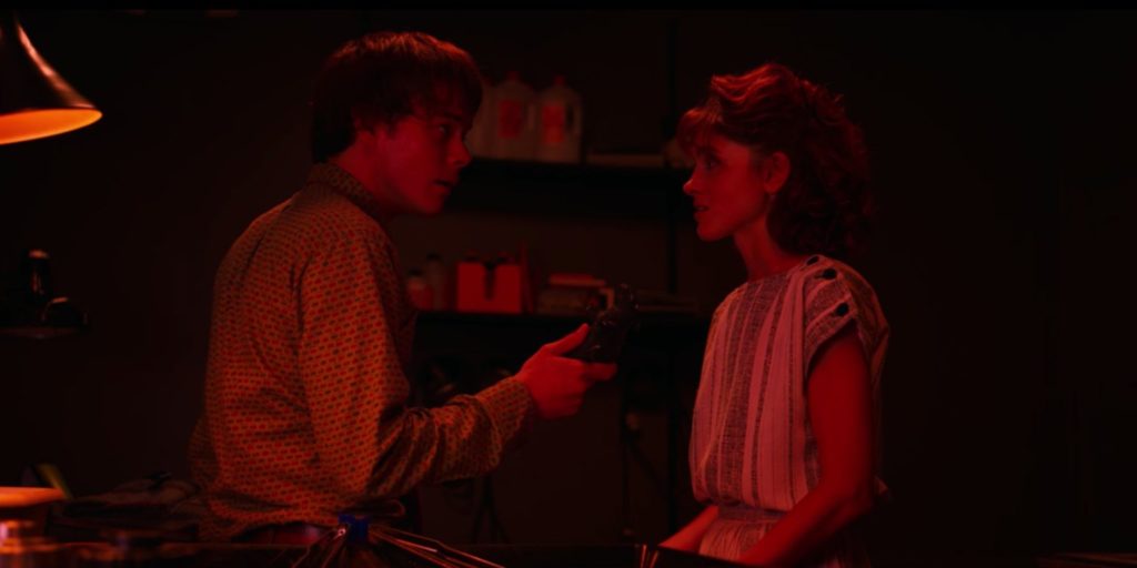 Internet Explains What a Darkroom is to a "Stranger Things" Fan and Wow ...