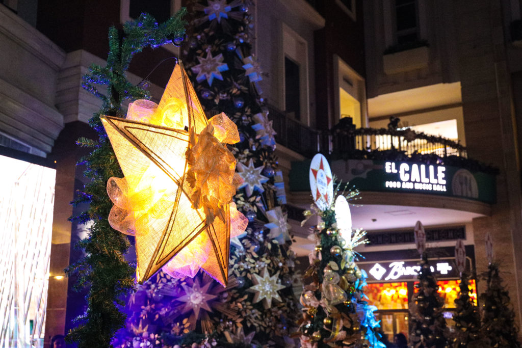 LOOK: This Beautiful 30-Foot Christmas Tree Features Crafts By Local ...