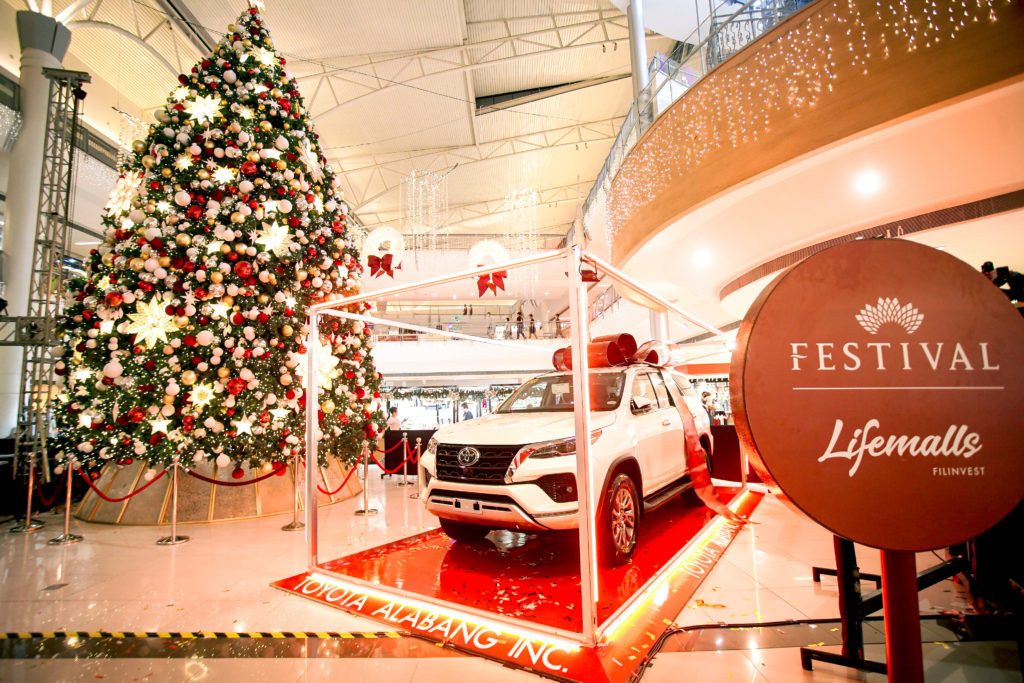 Concerts, Raffles, Musical Fountains, and More: These Are the Malls to ...